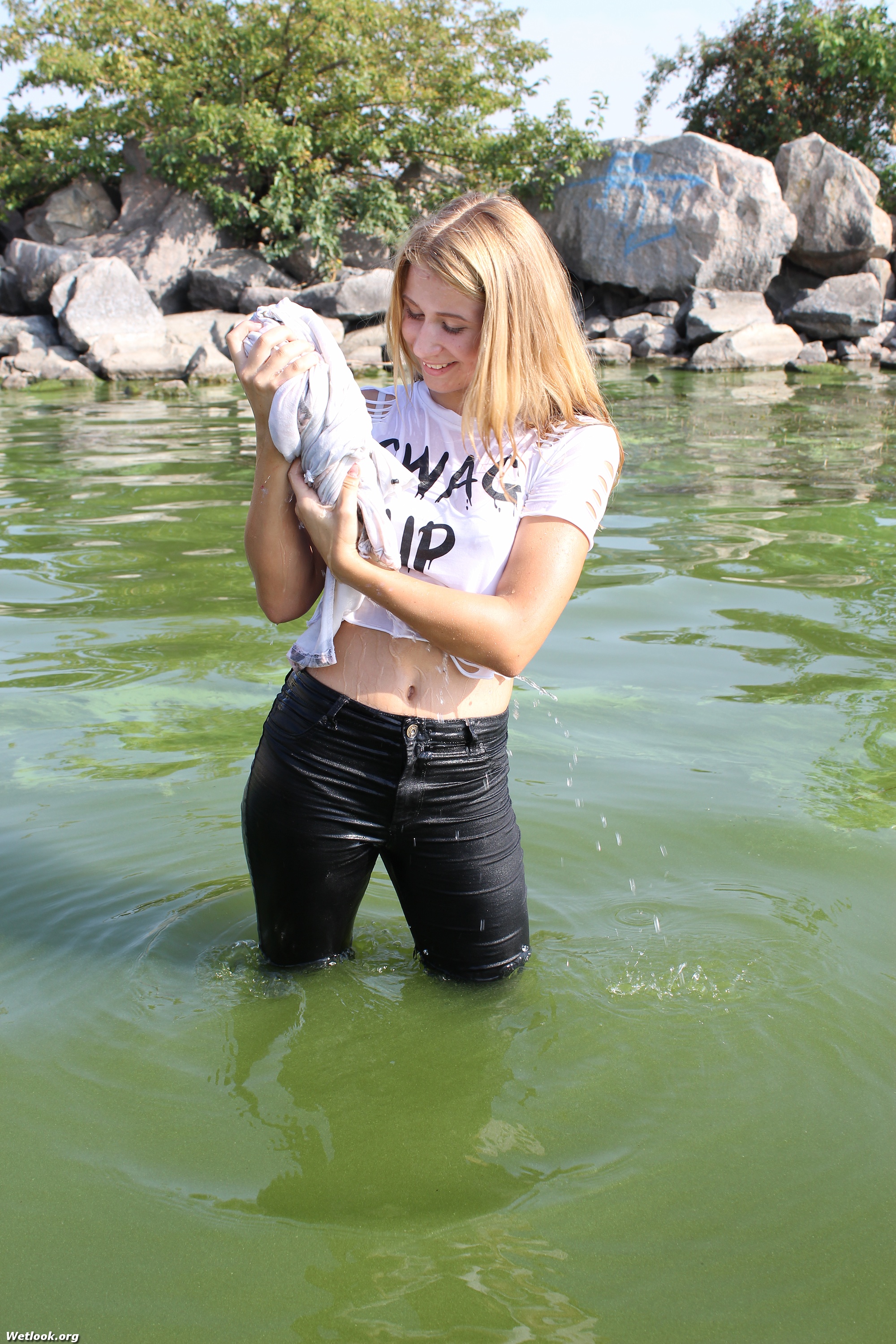 Girls in Wetlook at Wetclothinggirls